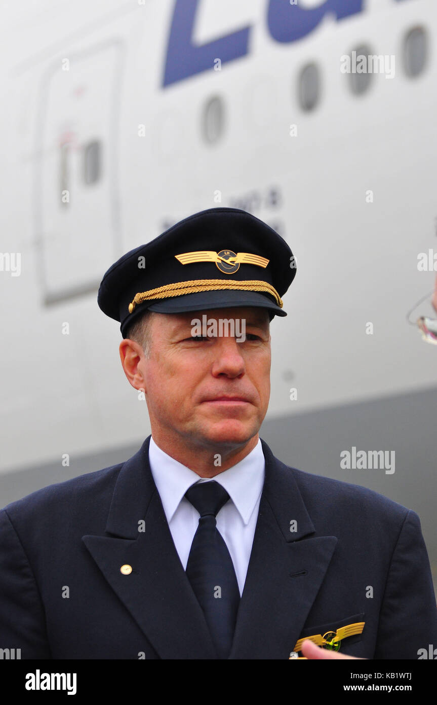 Civil aviation, air liner, pilot, portrait Stock Photo - Alamy