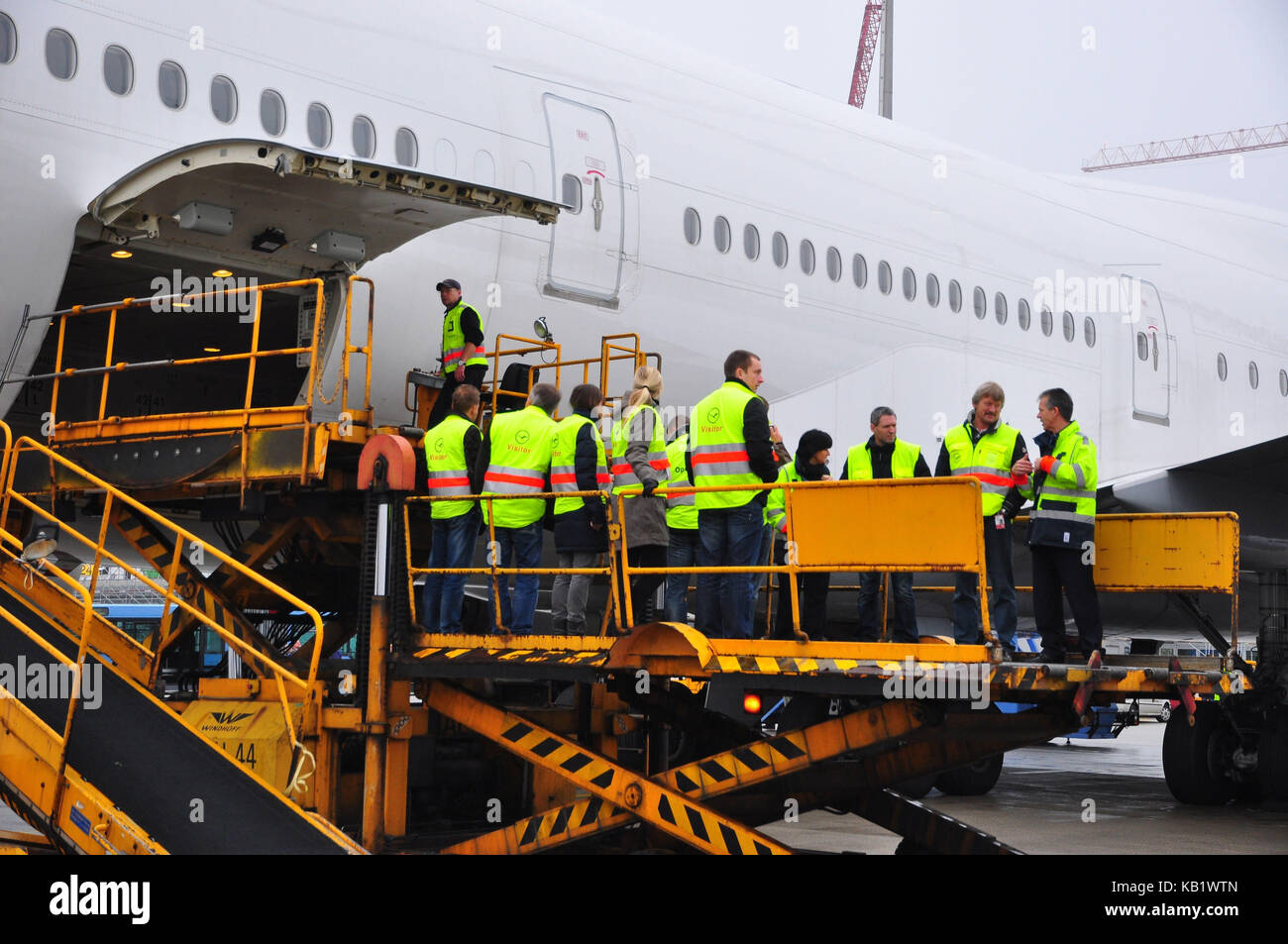 Civil aviation, air liner, runway, Check-up, start preparations Stock ...