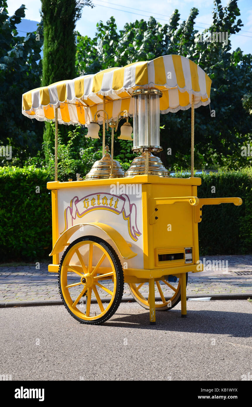 Ice cream carriage hi-res stock photography and images - Alamy
