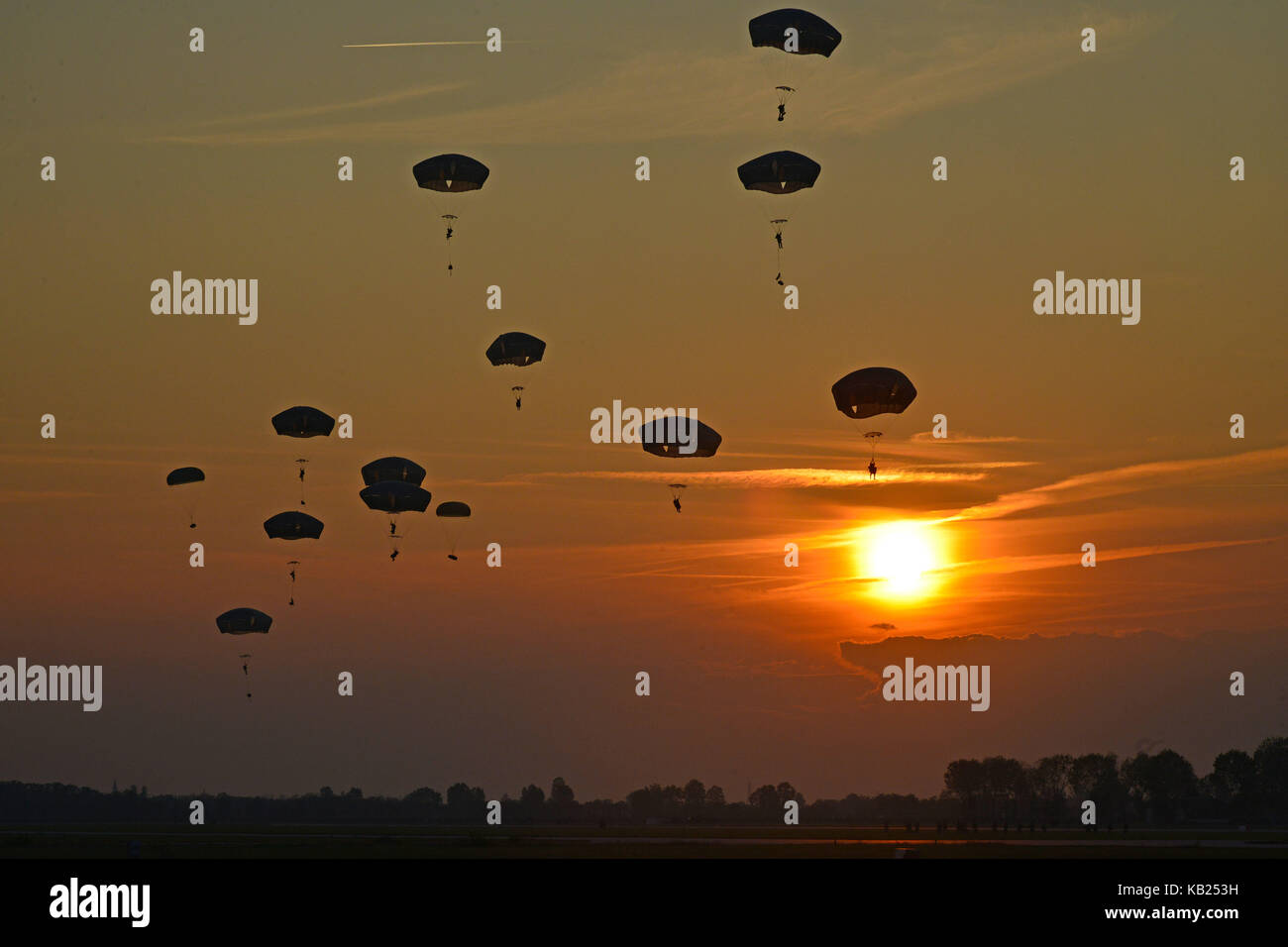 US Army Paratroopers Stock Photo - Alamy