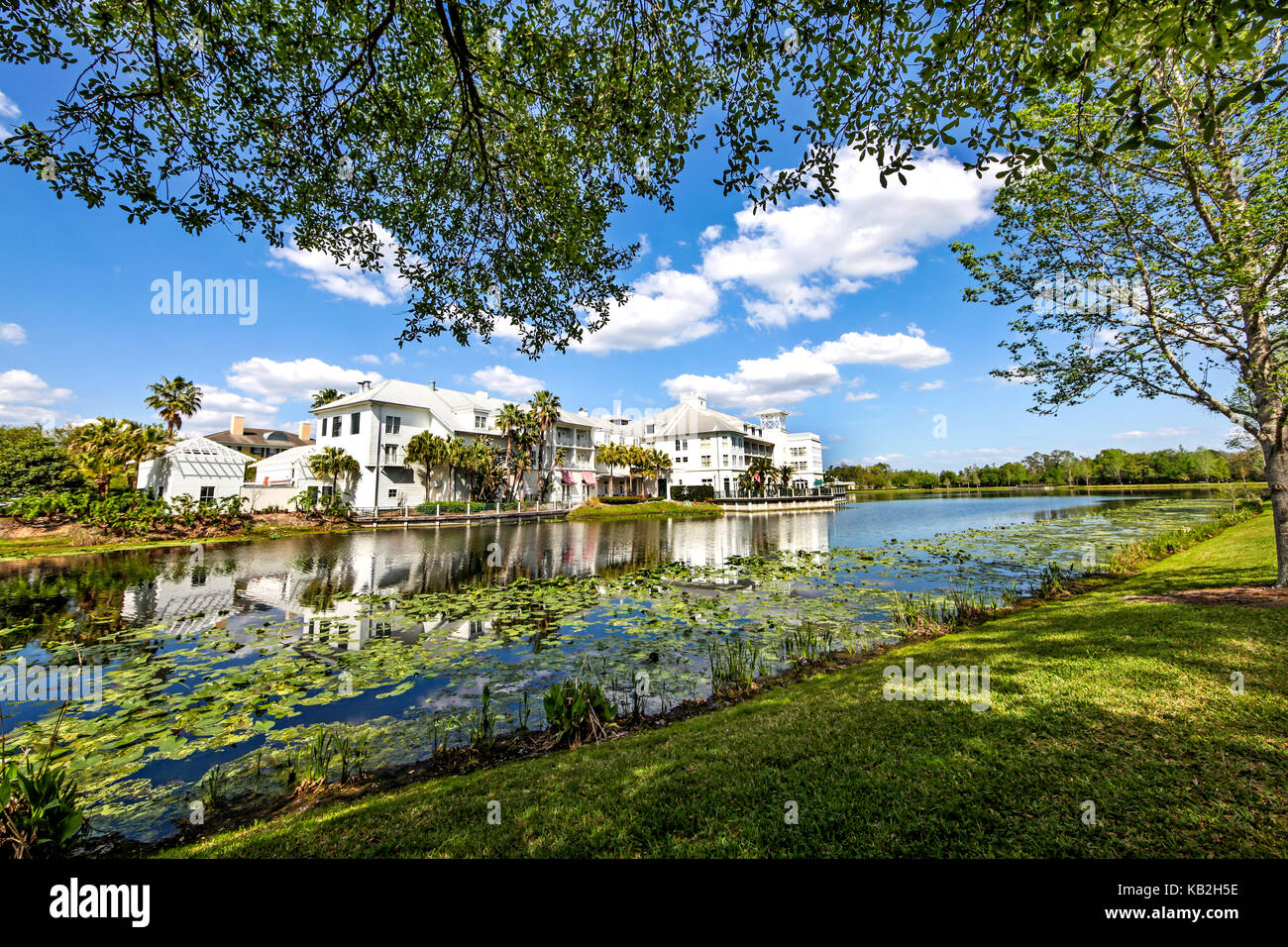 Reflections of a building hi-res stock photography and images - Alamy