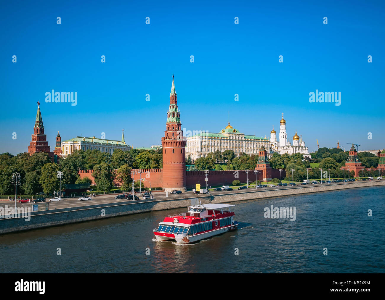 View on Kremlin and river Moscow from the Big Moskvoretsky bridge ...