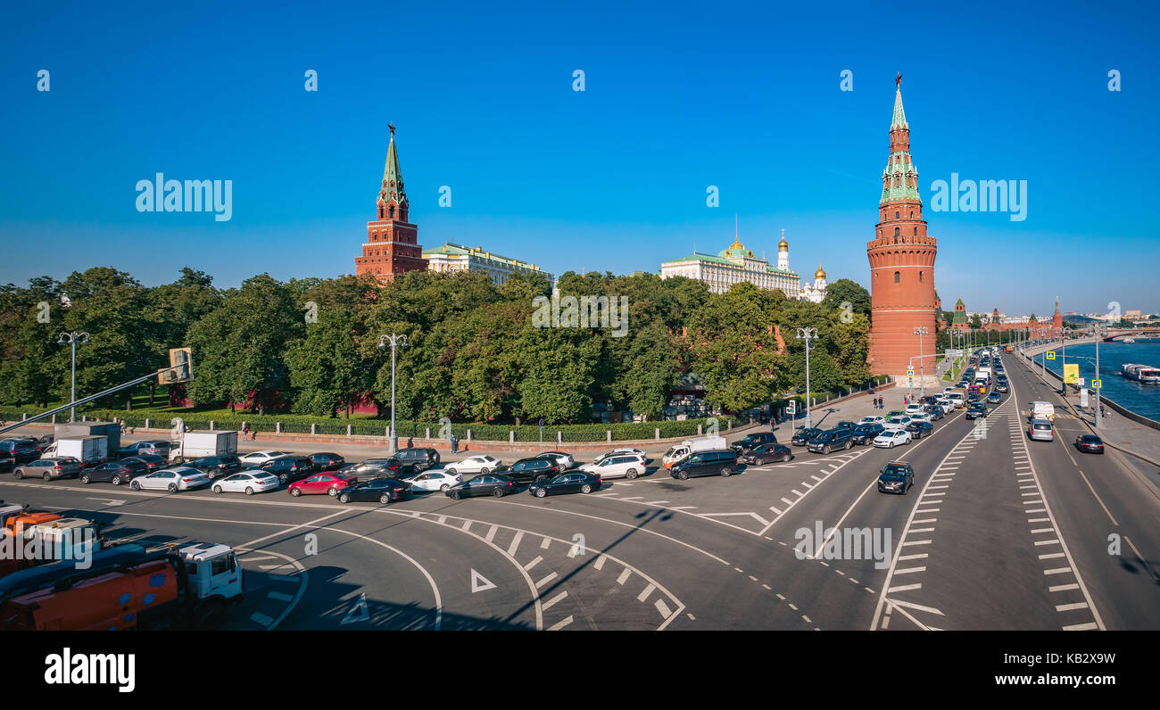View on Kremlin and river Moscow from the Big Moskvoretsky bridge ...