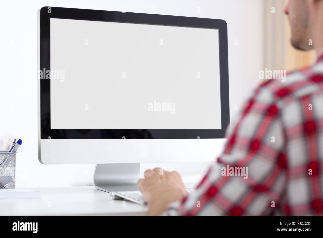 Person front of empty computer monitor, back view Stock Photo - Alamy