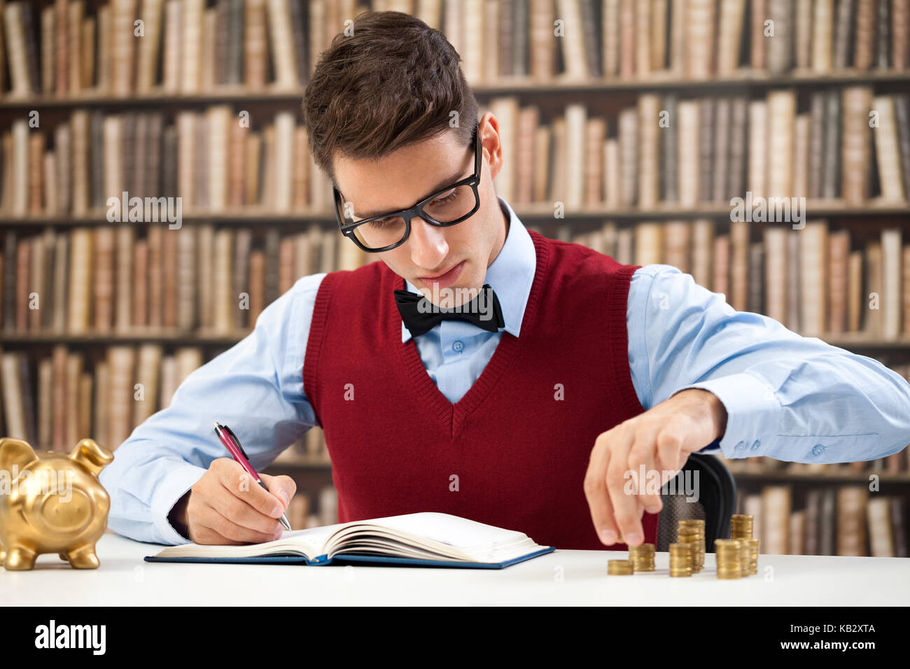 Retro accountant male counting money Stock Photo - Alamy