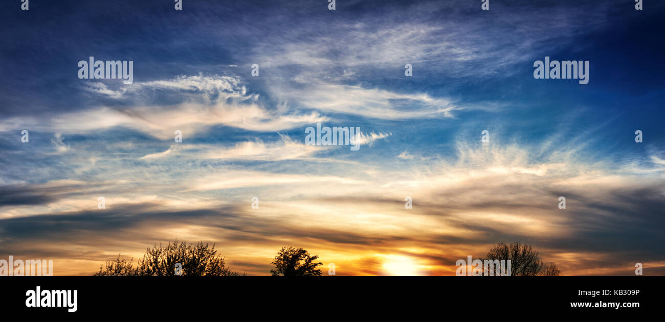 Dramatic clouds panorama hi-res stock photography and images - Alamy