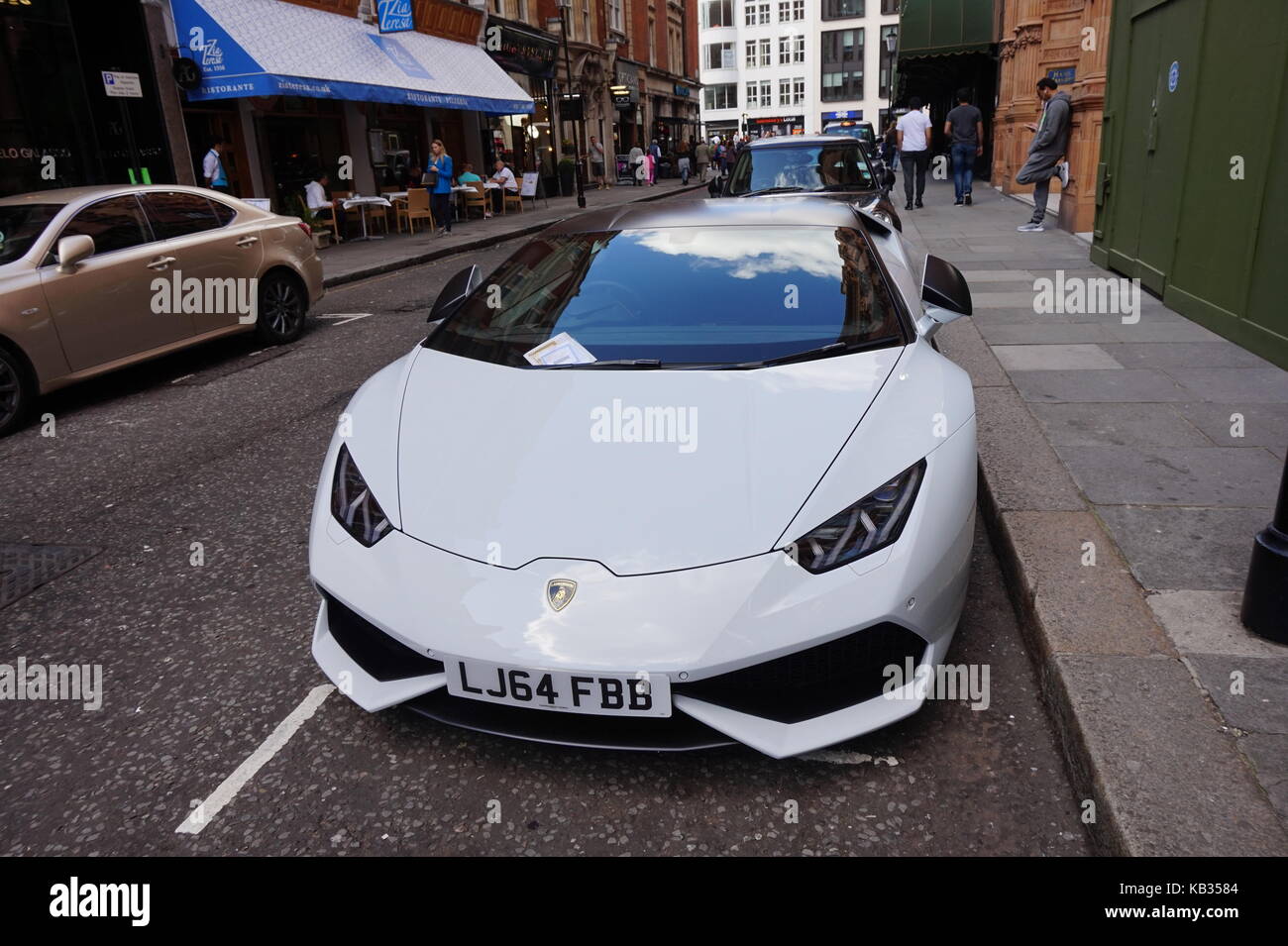 Lamborghini Outside Harrods, London, UK Stock Photo - Alamy