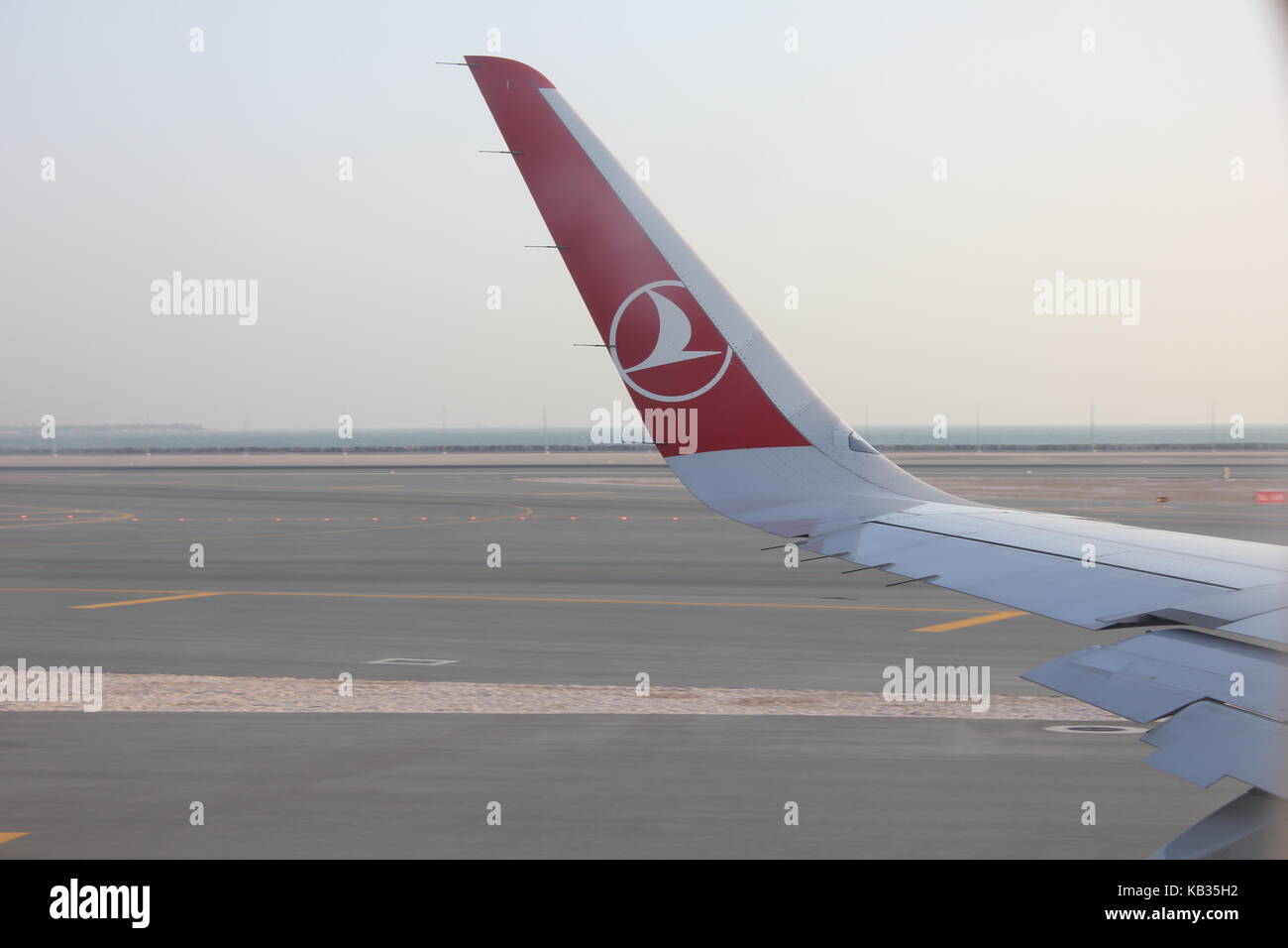 Turkish Airways Wing Stock Photo - Alamy