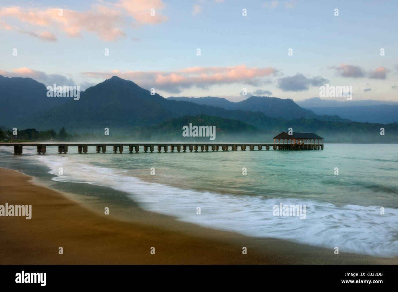 Hanalei Bay Pacific Ocean Hanalei Pier High Resolution Stock ...