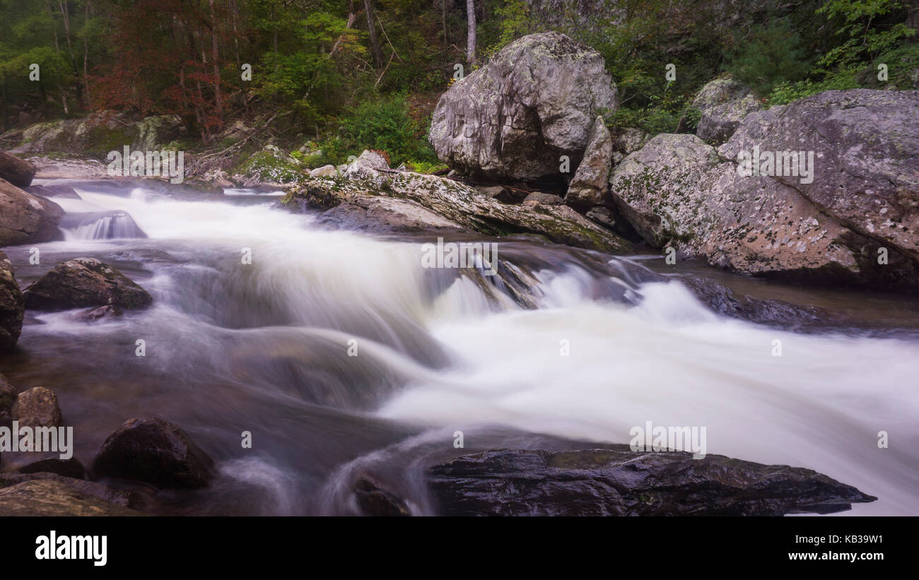 A view of the Linville River in North Carolina Stock Photo - Alamy