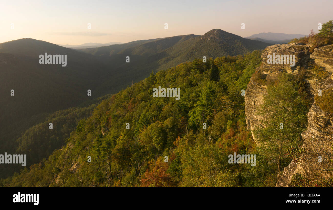 A view of the Linville Gorge in Western North Carolina Stock Photo - Alamy