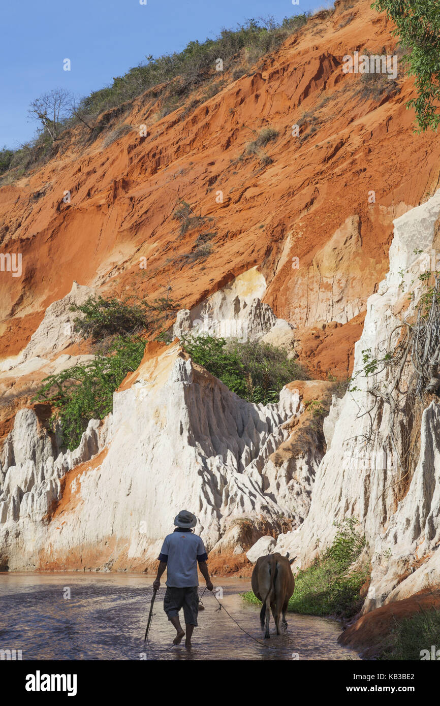 Vietnam, Mui Ne, Red Sand's canyon and source Suoi Tien Stock Photo - Alamy