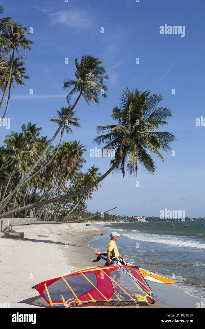 Vietnam, Mui Ne, Mui Ne Beach, wind surfer Stock Photo - Alamy