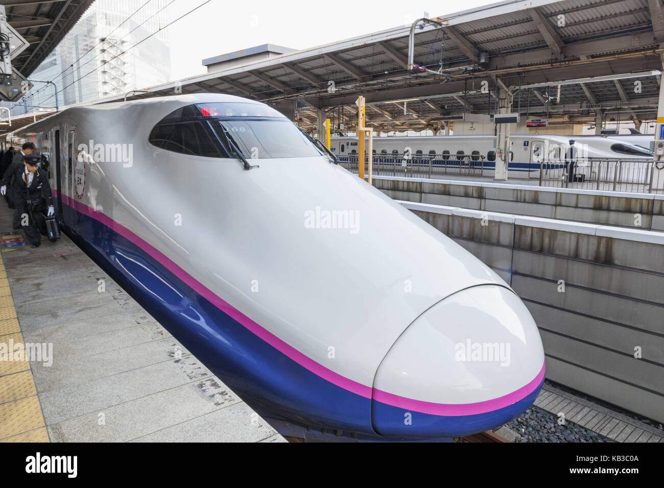 Train station shinkansen hi-res stock photography and images - Alamy