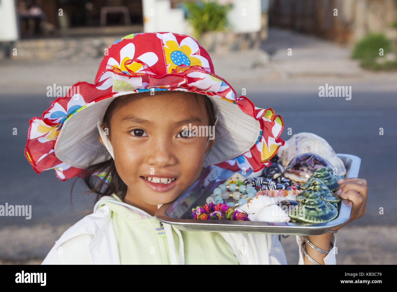Girl sells souvenirs hi-res stock photography and images - Alamy