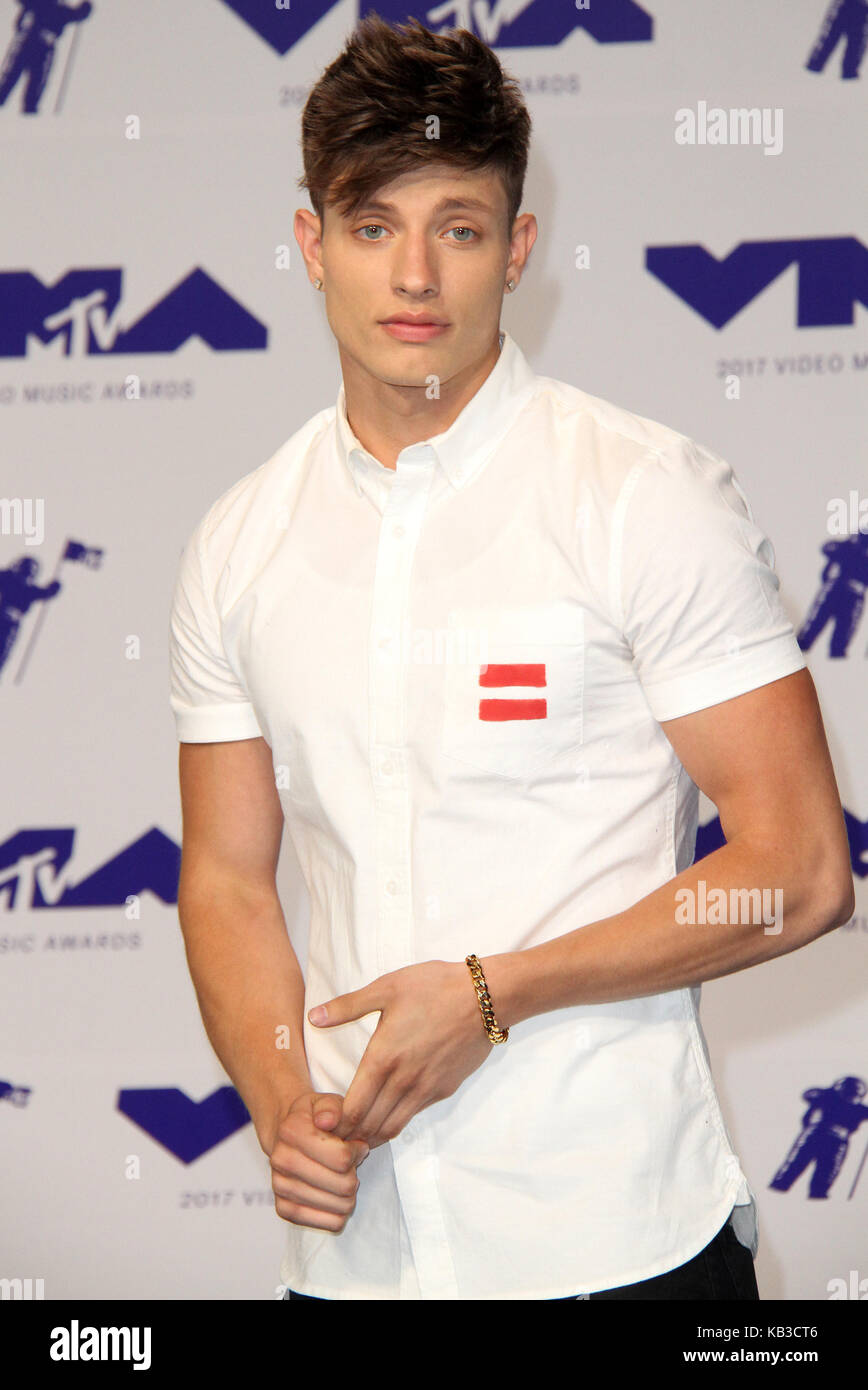 2017 matt rife hi-res stock photography and images - Alamy