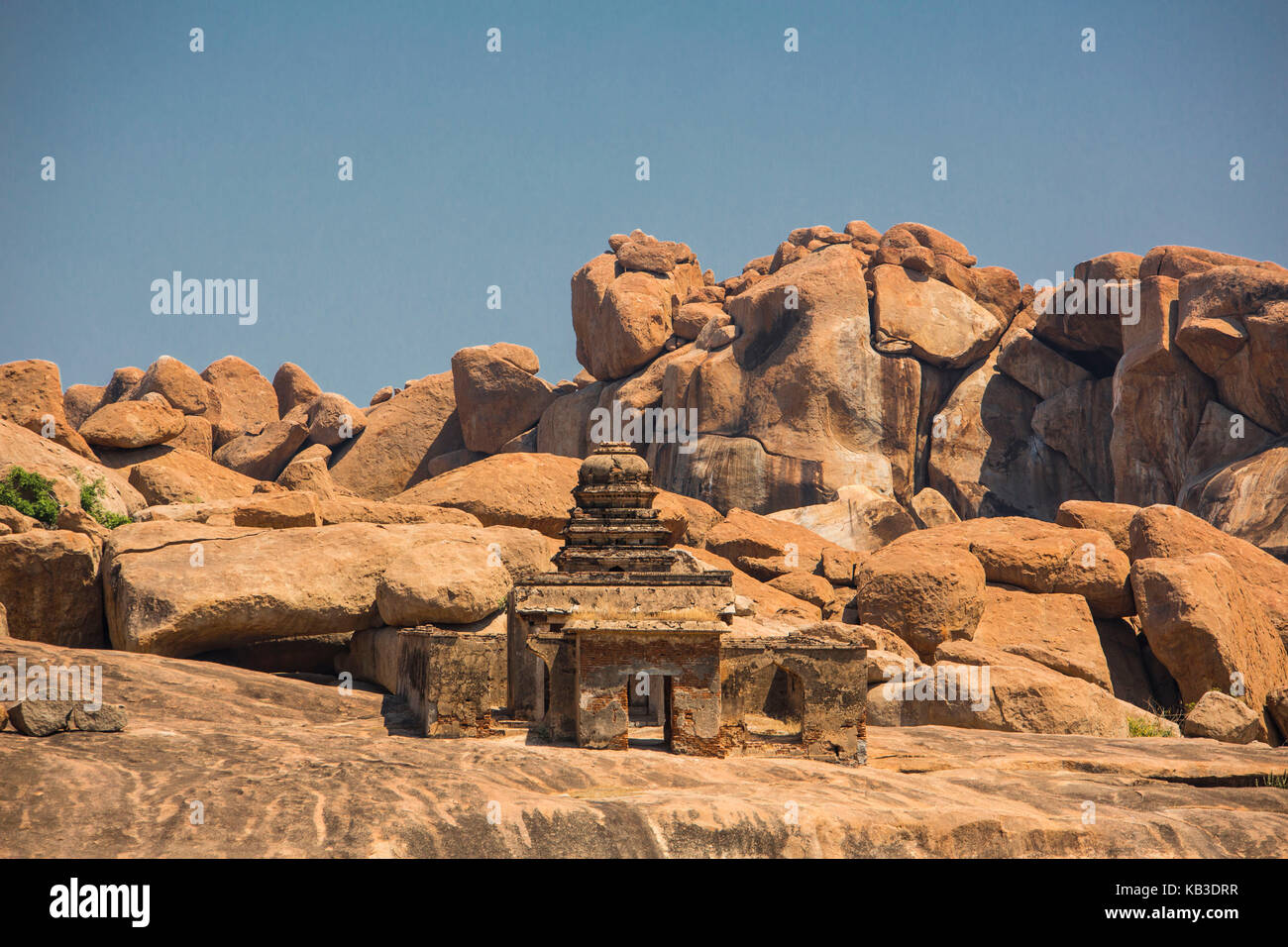 India, Karnataka, Hampi, ruins of Anegundi, temple in Rock scenery ...