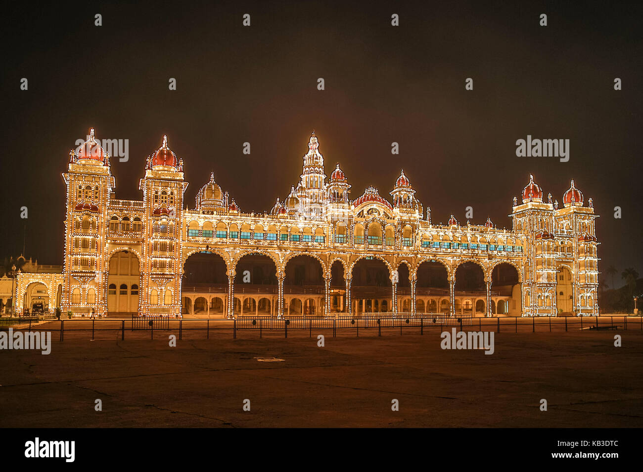 India, Karnataka, Mysore, palace of Mysore at night Stock Photo - Alamy