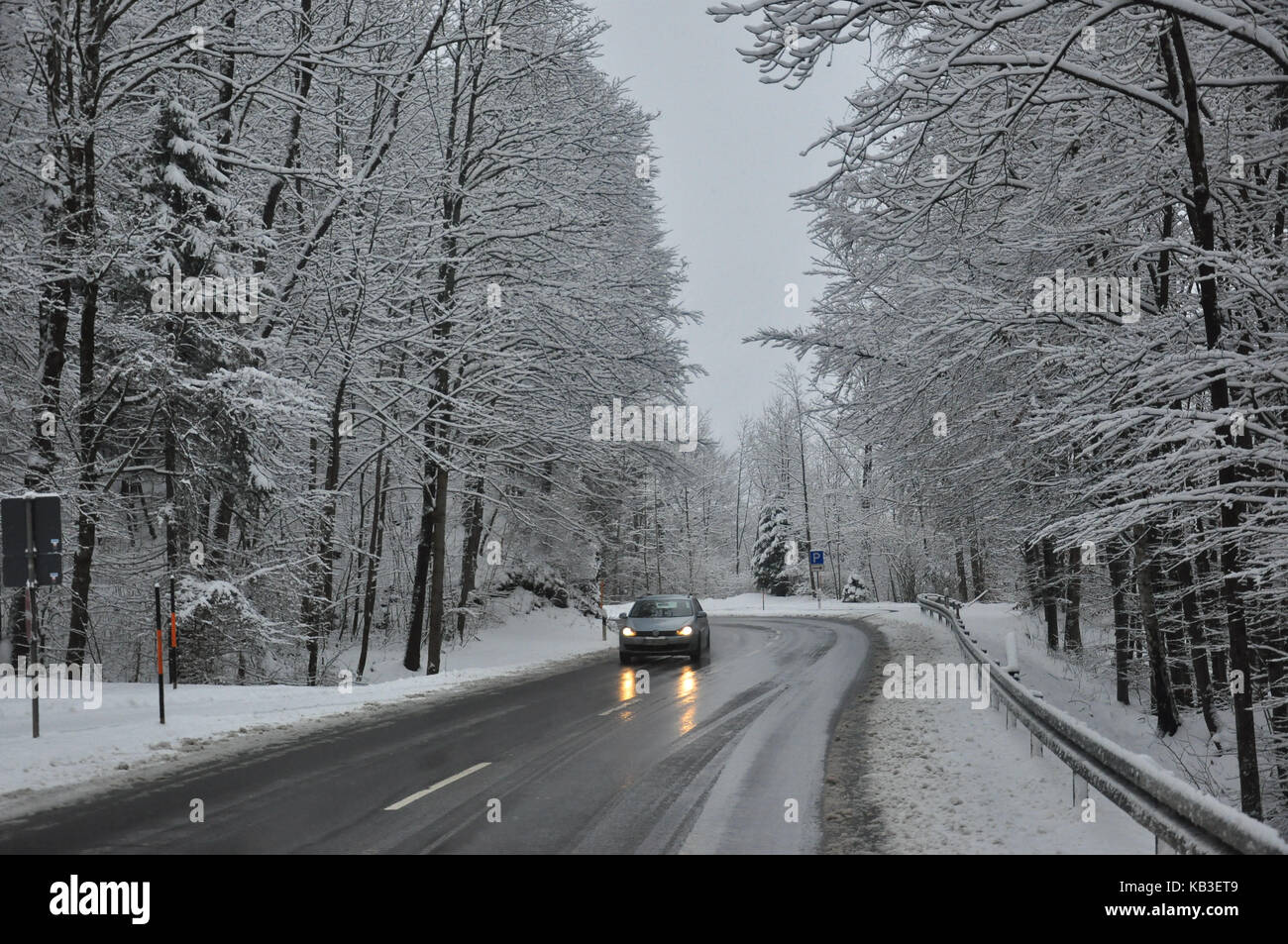 Highway winter hi-res stock photography and images - Alamy
