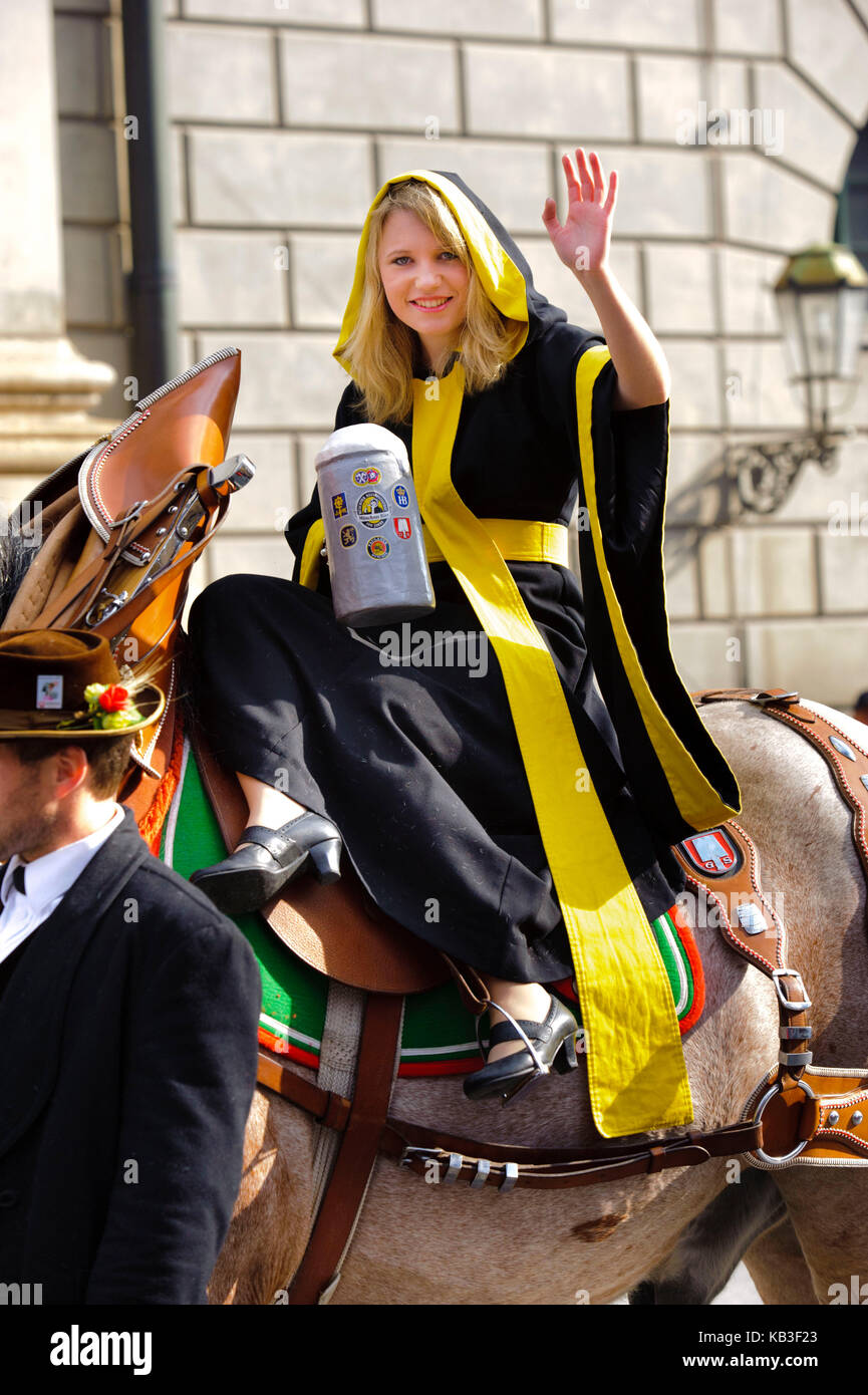 traditional costume parade at the beginning of Oktoberfest in 2012 ...