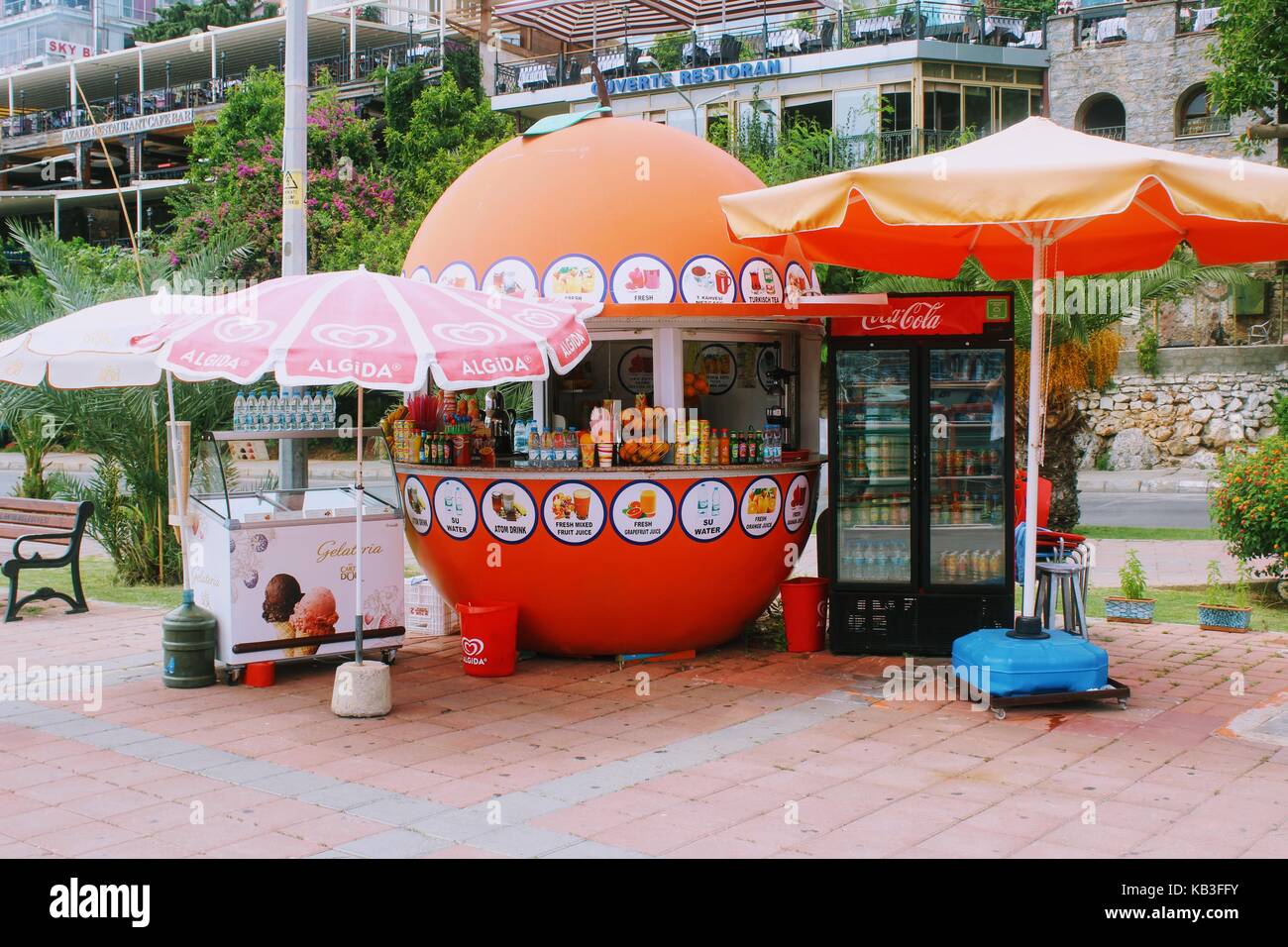 A kiosk with fresh juices and carbonated drinks on the city street ...