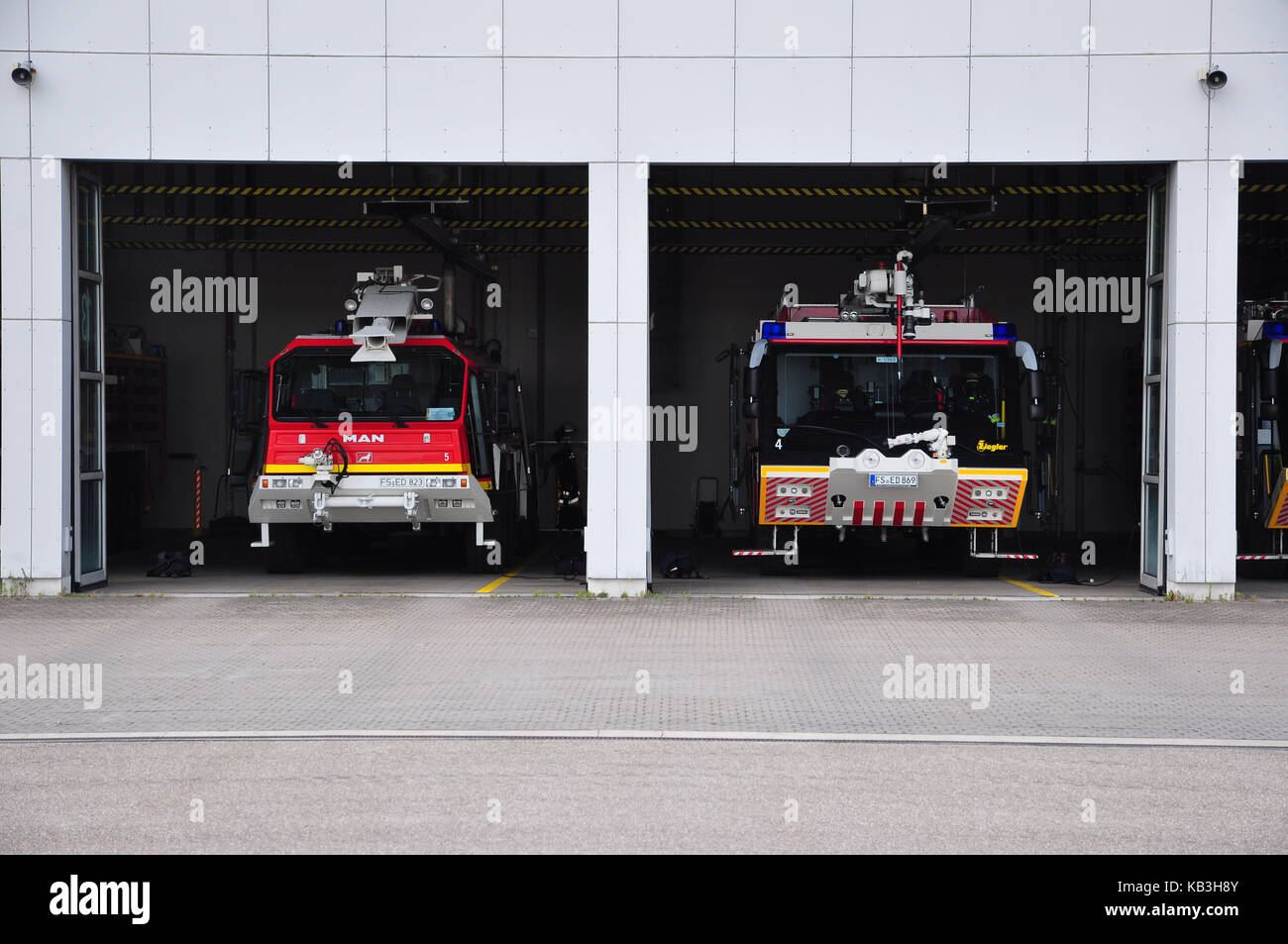 Airport fire station hi-res stock photography and images - Alamy