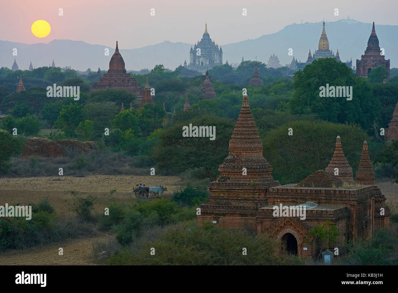 Asia myanmar bagan temple hi-res stock photography and images - Alamy