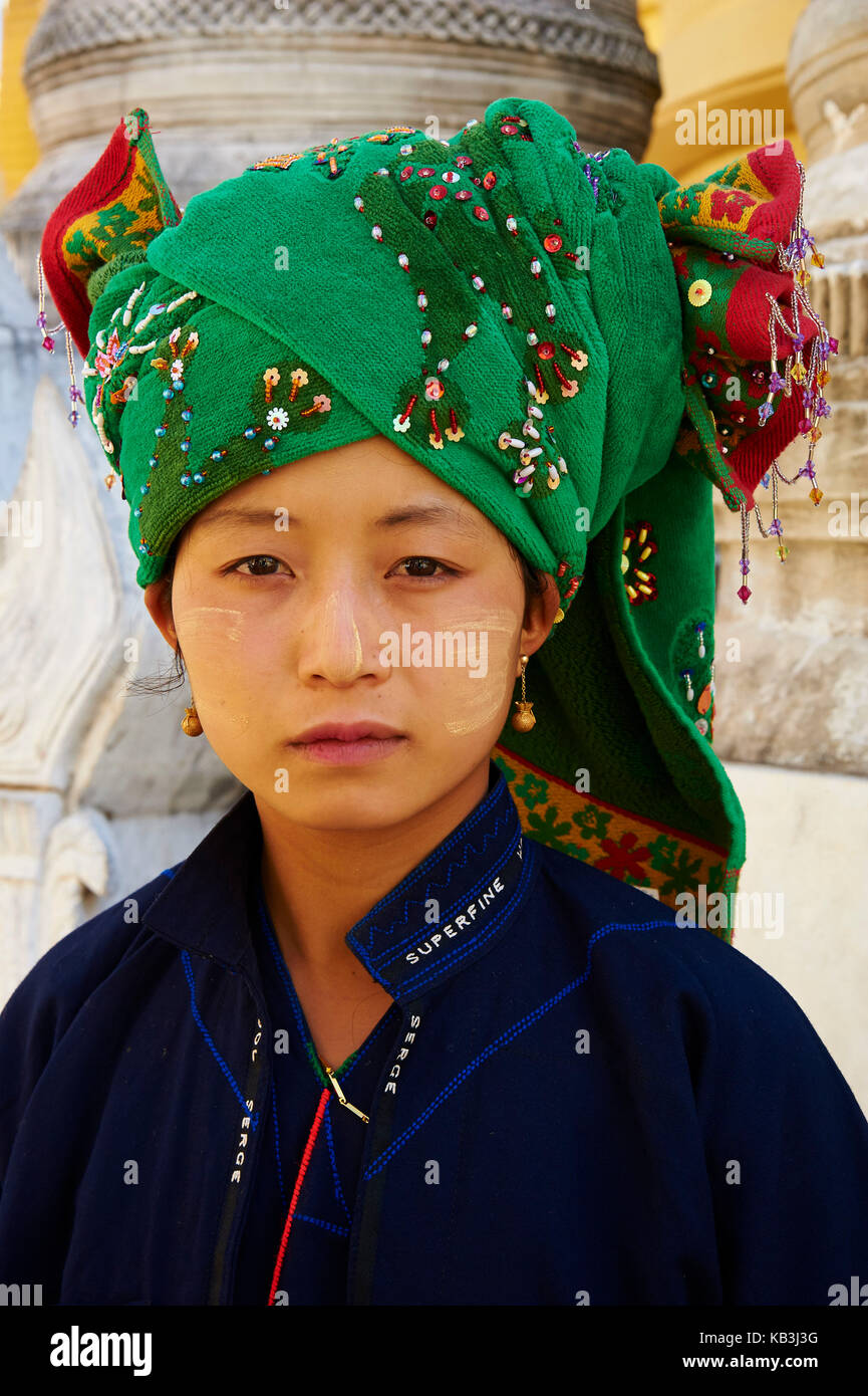 Pao tribe hi-res stock photography and images - Alamy