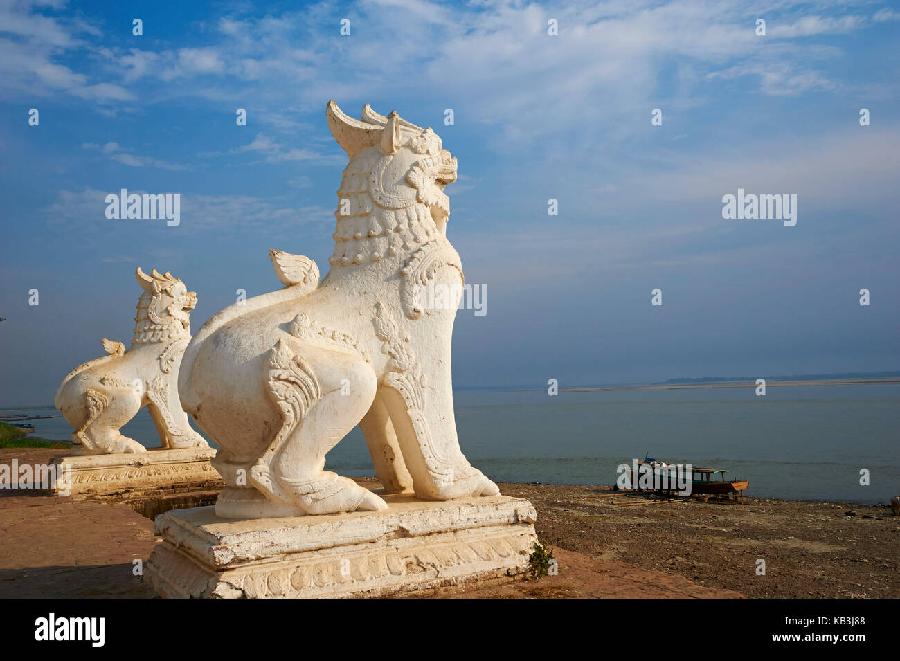 Mandalay myanmar lion hi-res stock photography and images - Alamy