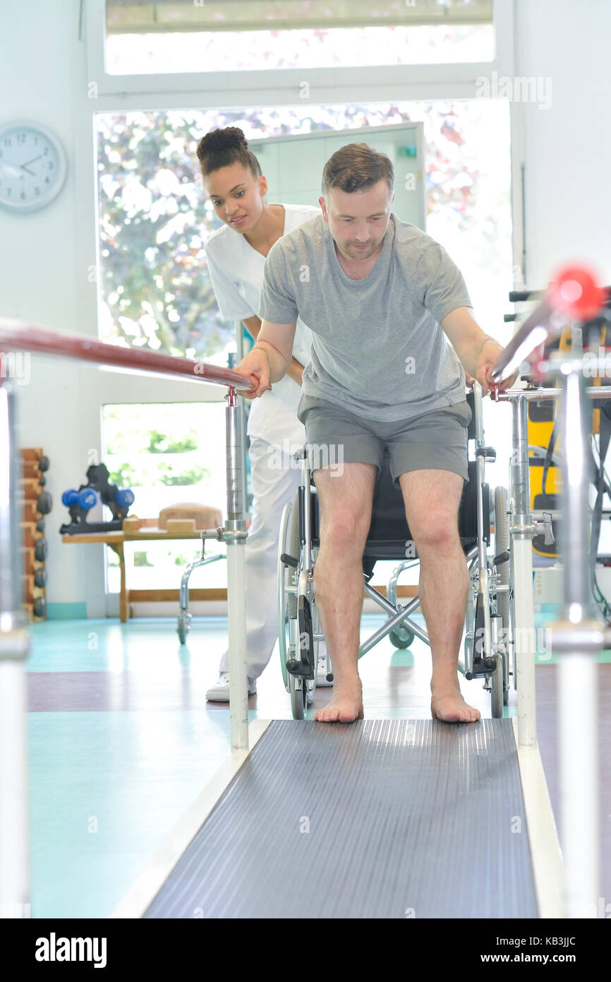 man in physiotherapy Stock Photo - Alamy