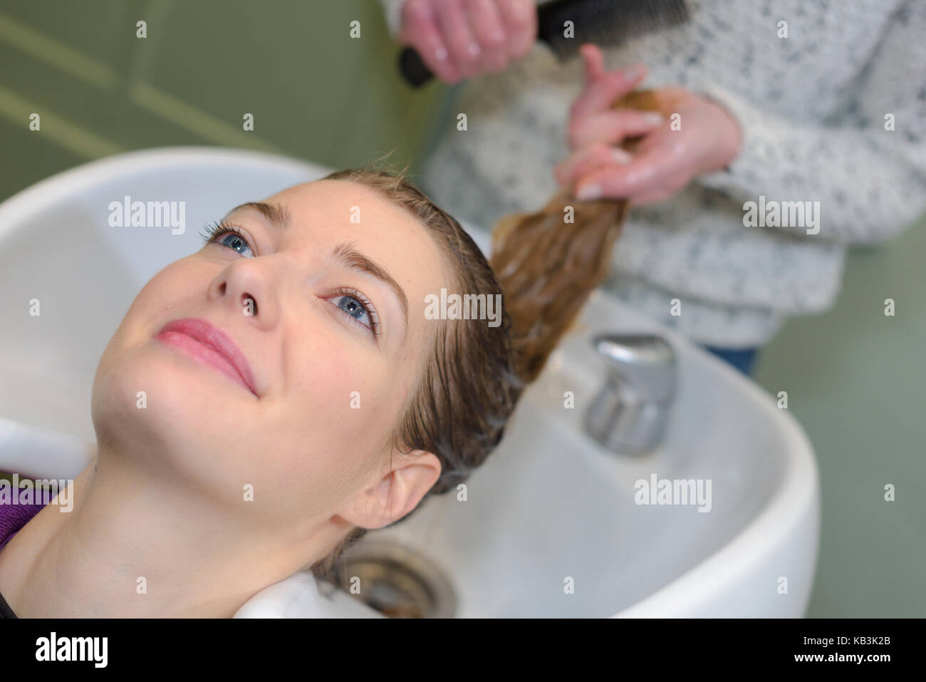 woman washing head in hair salon Stock Photo - Alamy