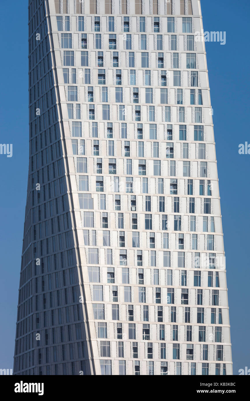 UAE, Dubai, Dubai Marina, the twisted Cayan Tower, detail Stock Photo ...