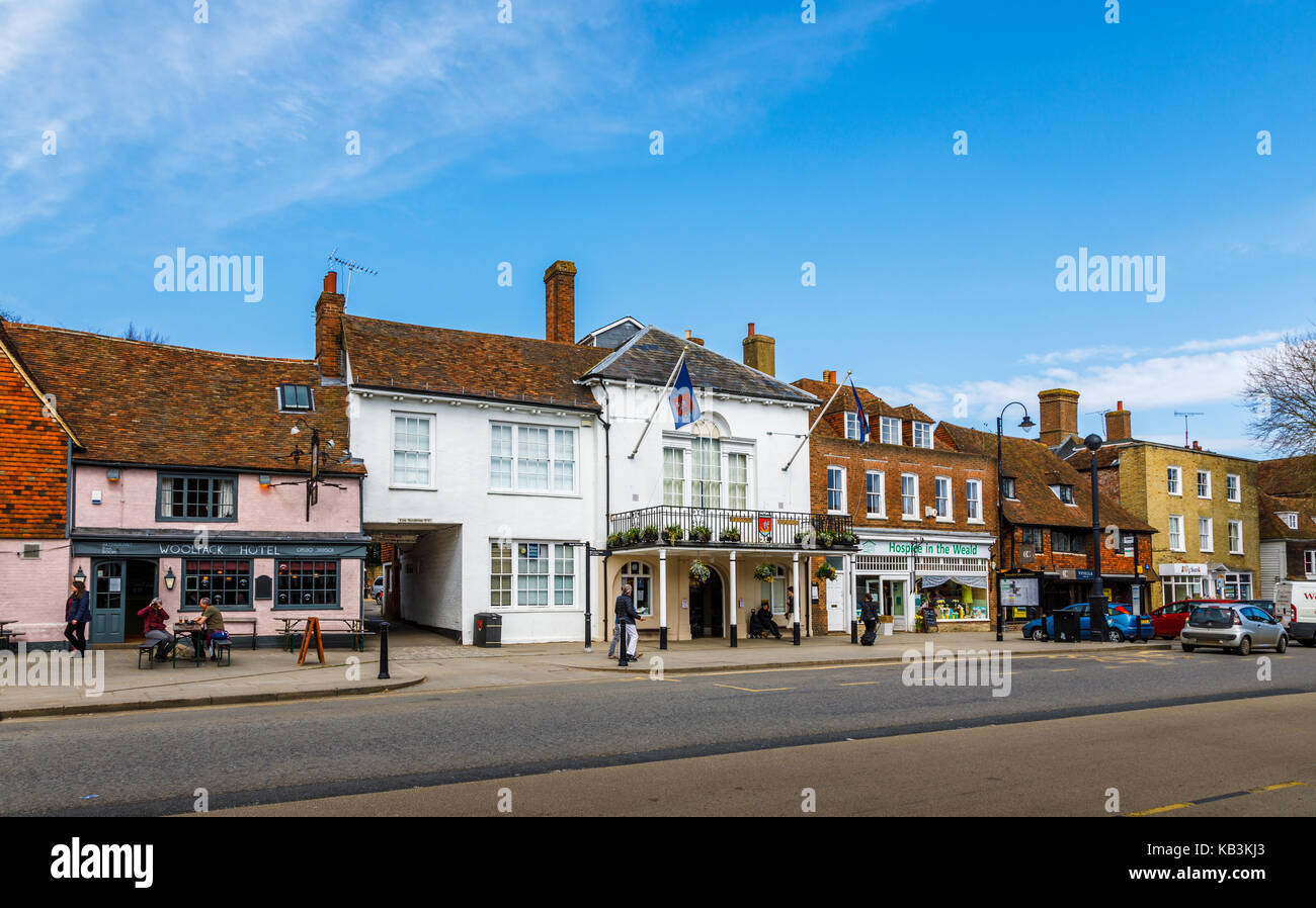 Street scene, High Street, Tenderden, Kent, south-east England, UK ...