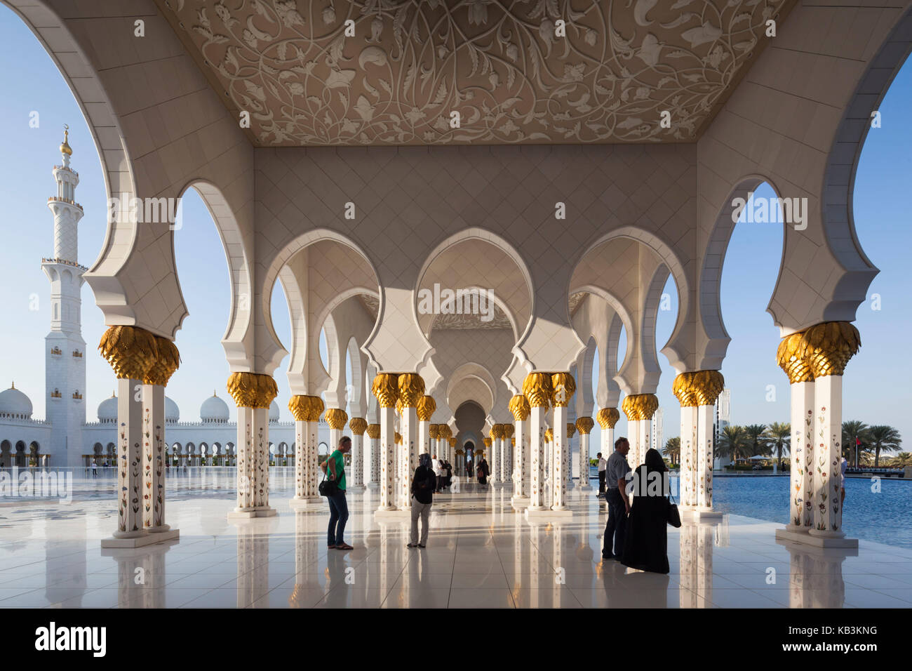 UAE, Abu Dhabi, Sheikh Zayed bin Sultan Mosque, arches Stock Photo - Alamy