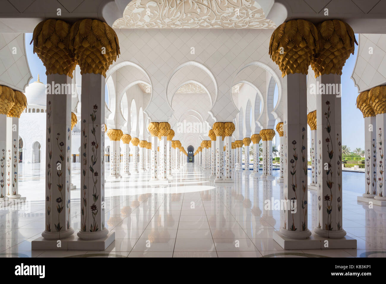 UAE, Abu Dhabi, Sheikh Zayed bin Sultan Mosque, arches Stock Photo - Alamy