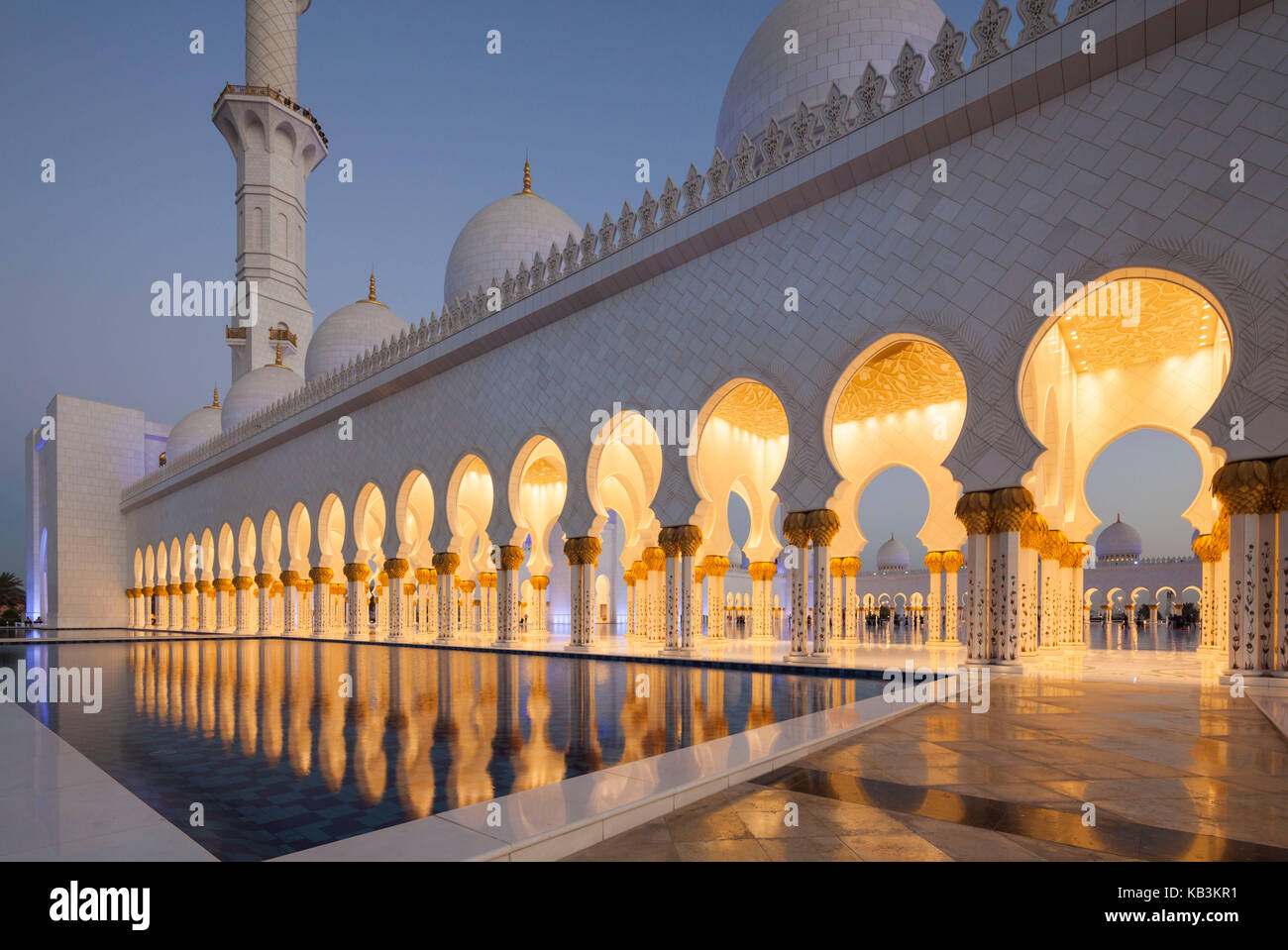 UAE, Abu Dhabi, Sheikh Zayed bin Sultan Mosque, exterior, dusk Stock ...