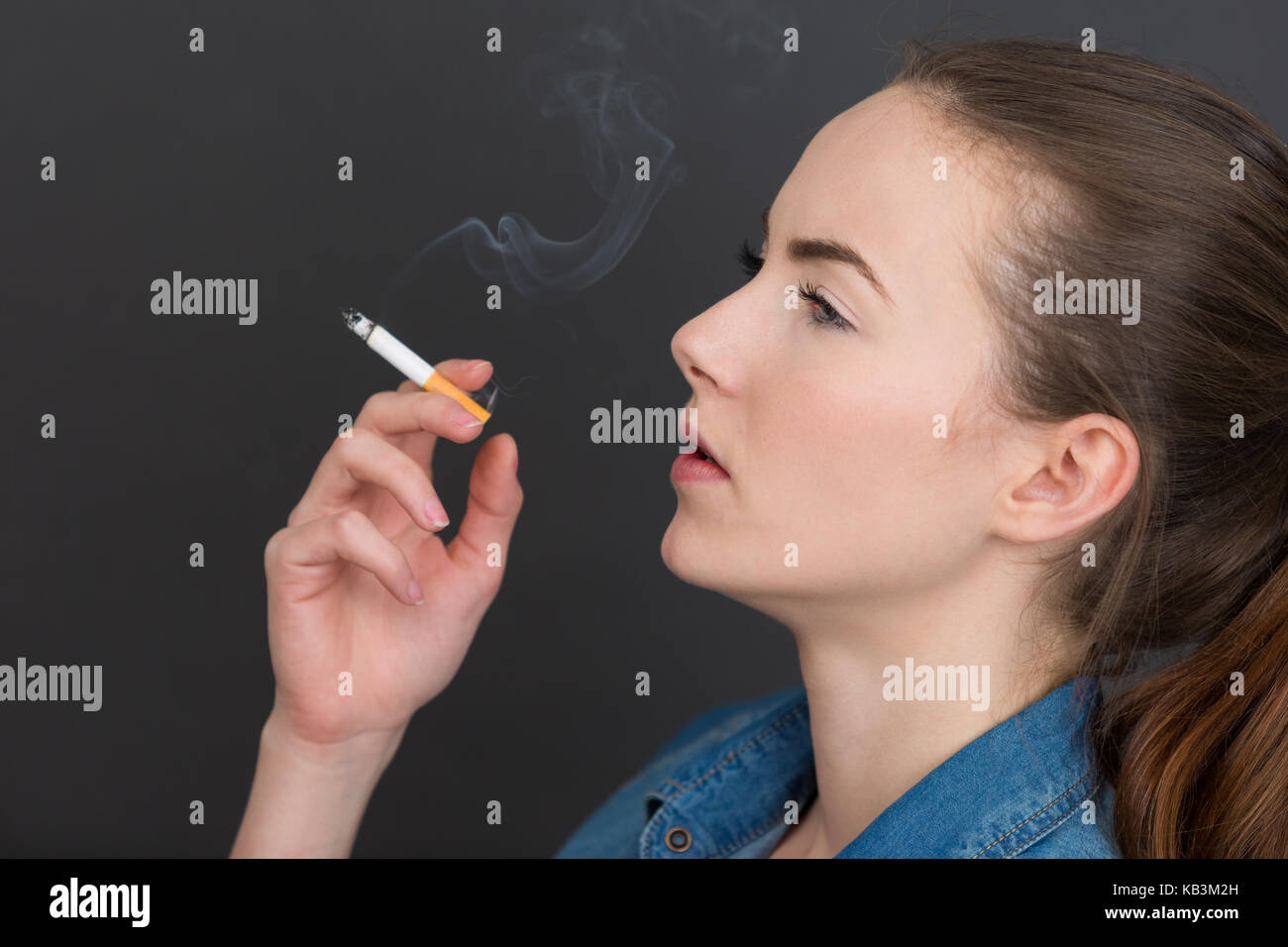 woman smoking slim cigarette Stock Photo - Alamy