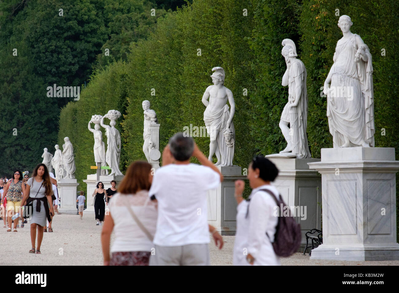 Statues in vienna hi-res stock photography and images - Alamy
