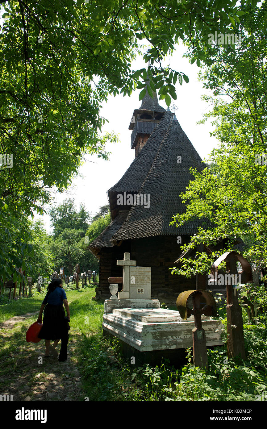Romania, Maramures region, Carpathians mountains, Iza valley, village ...
