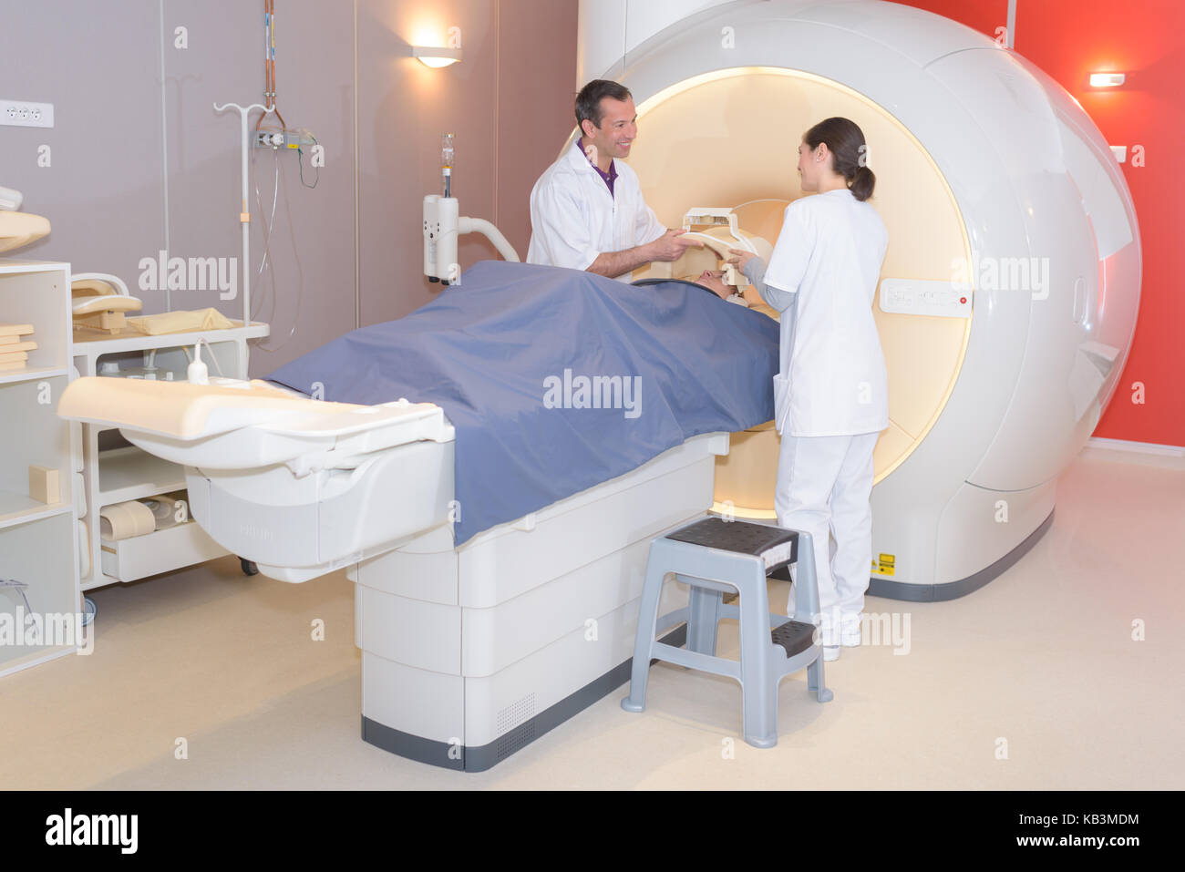 colleagues and patient before mri scan Stock Photo - Alamy