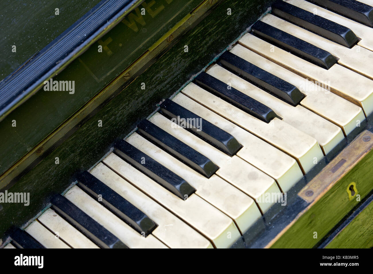Dirty keys of an old piano Stock Photo - Alamy