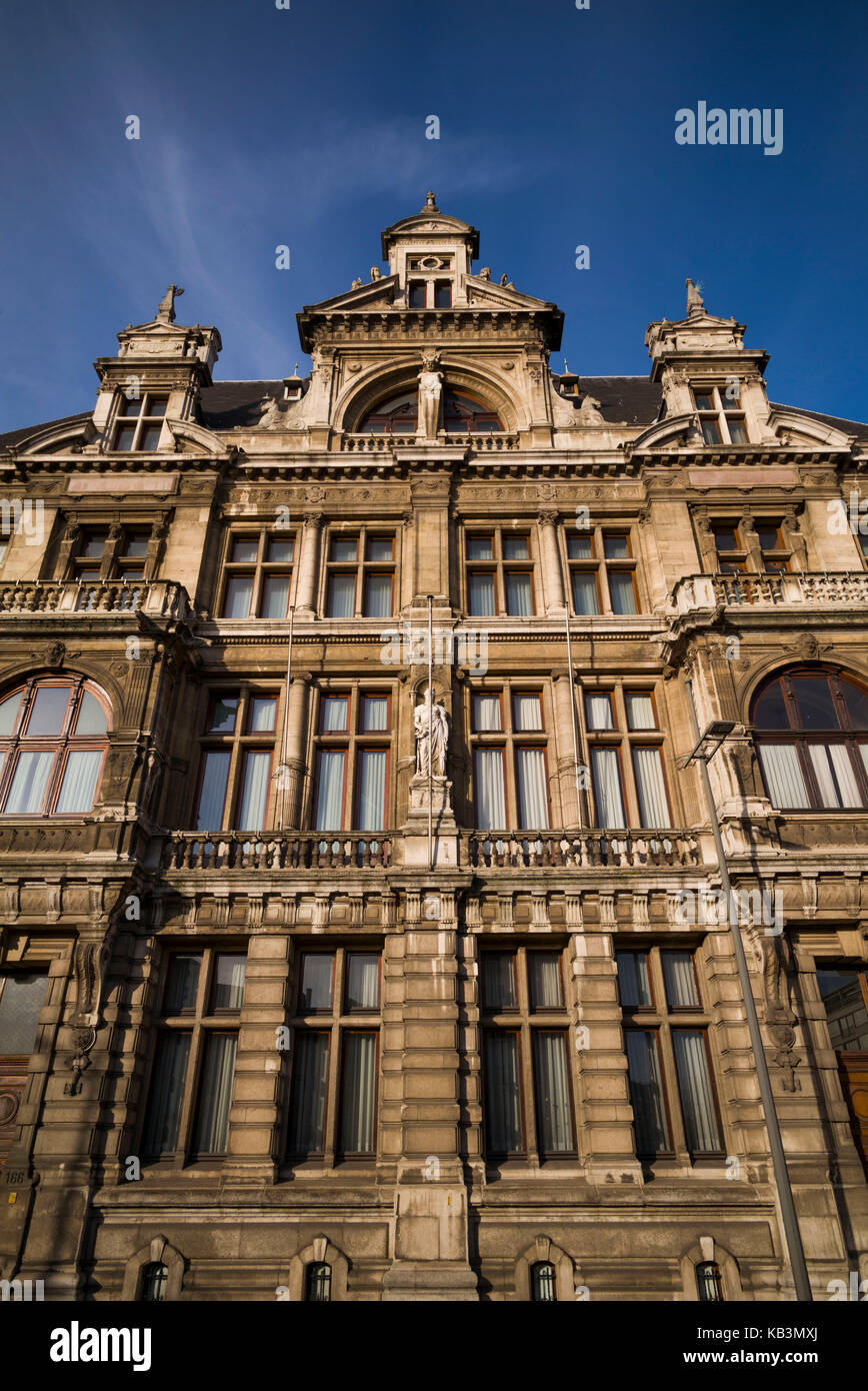 Bank exterior hi-res stock photography and images - Alamy