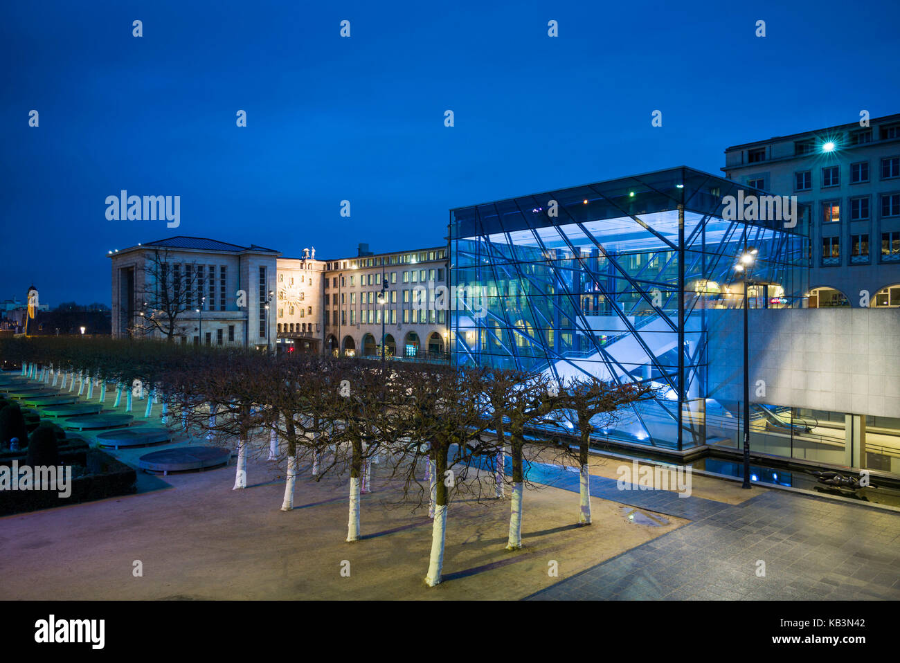 Belgium, Brussels, The Square, Brussels meeting center, evening Stock ...