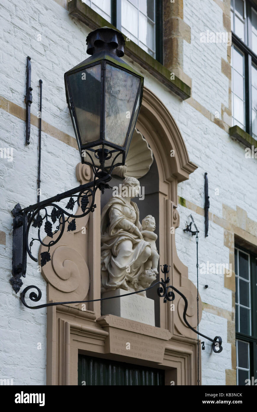 Belgium, Bruges, Begijnhof, 13th century convent, buildings Stock Photo ...