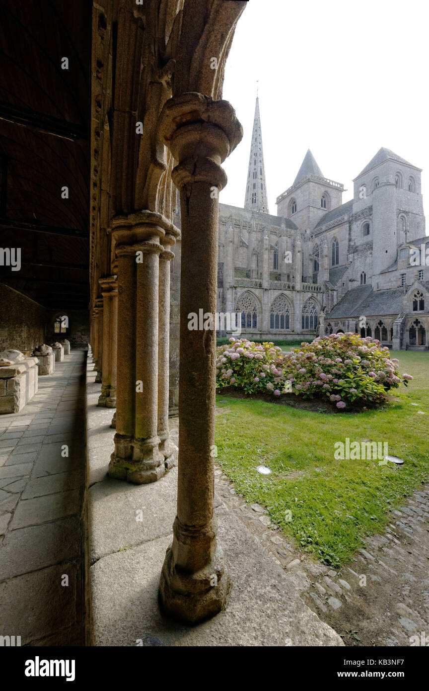 Flamboyant gothic style hi-res stock photography and images - Alamy