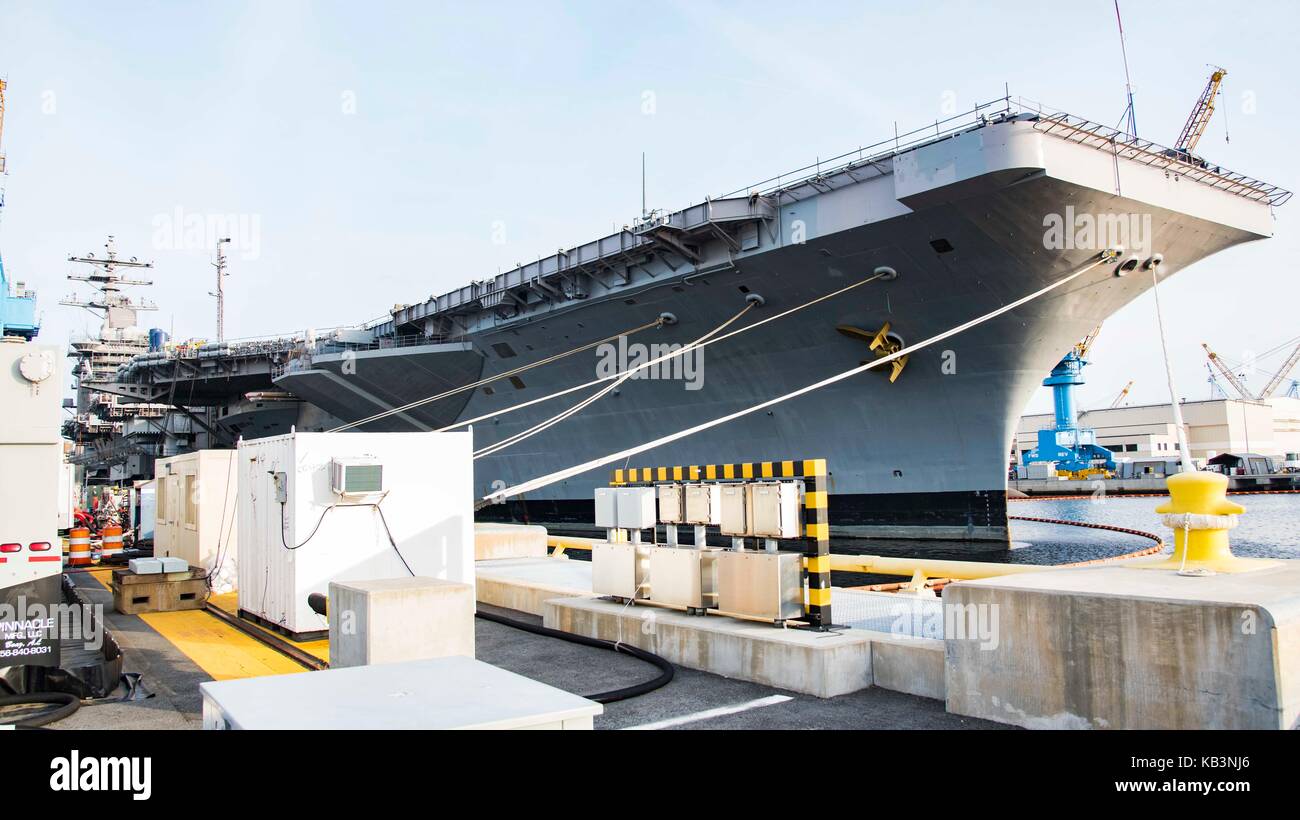 Uss dwight d eisenhower cvn 69 hi-res stock photography and images - Alamy