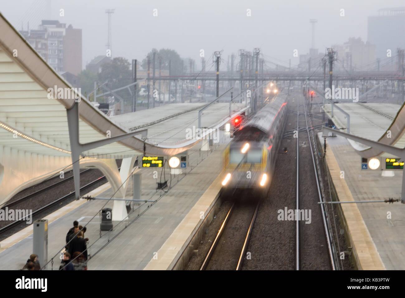 Train curve high angle hi-res stock photography and images - Alamy