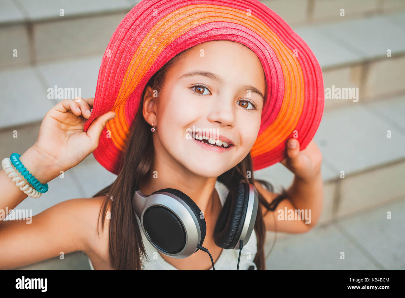 pretty girl in red hat smiling Stock Photo - Alamy