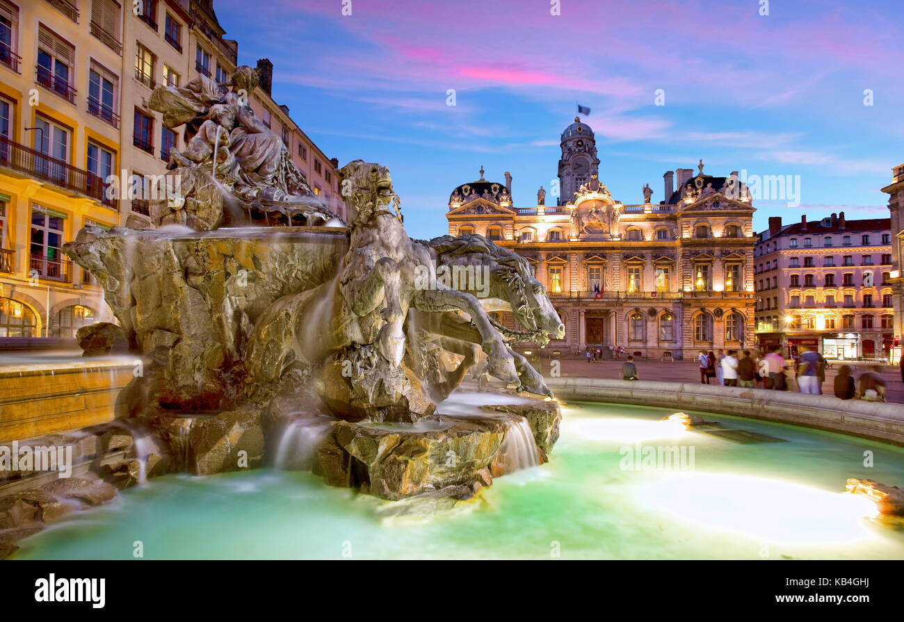 Fountain in Place des Terreaux at Lyon Stock Photo - Alamy