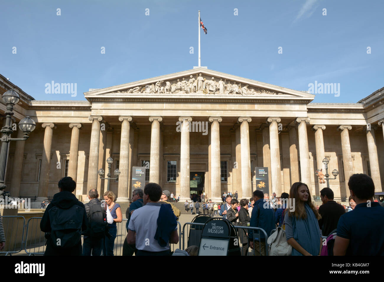 Visitors outside the British Museum in London England Stock Photo - Alamy